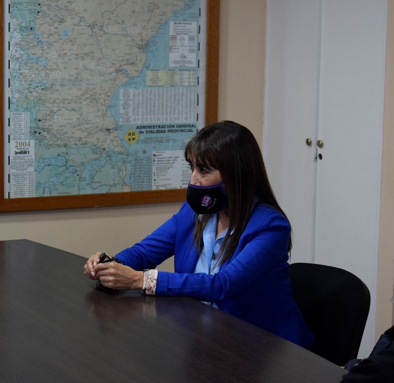 El ministro De La Torre recibió a la diputada nacional Roxana Reyes en ...