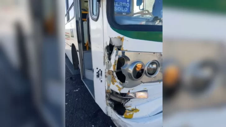 Fuerte choque entre un auto y un colectivo entre avenidas | La Opinón Austral