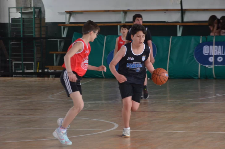 En familia y entre amigos, sigue el juego del Jr. NBA | La Opinión Austral