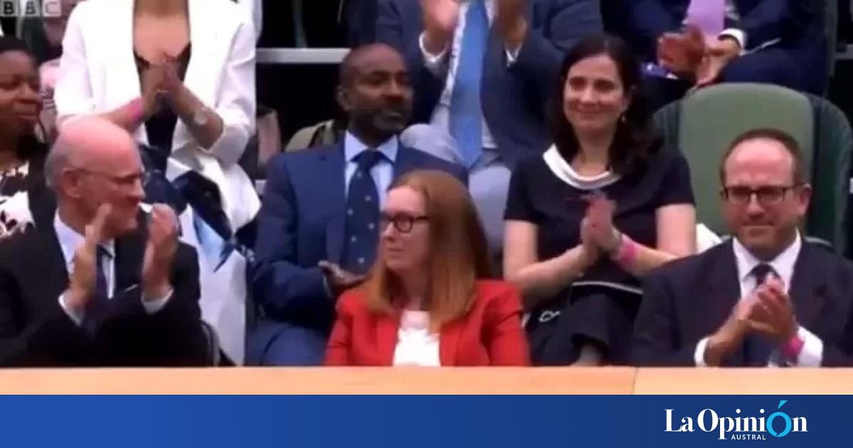 Video. En pleno Wimbledon, ovacionaron a Sarah Gilbert, quien diseñó la ...
