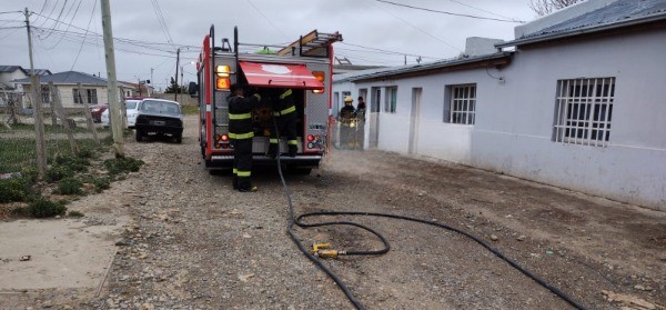 Un cortocircuito en el entretecho provocó un principio de incendio en una casa de Río Gallegos ...