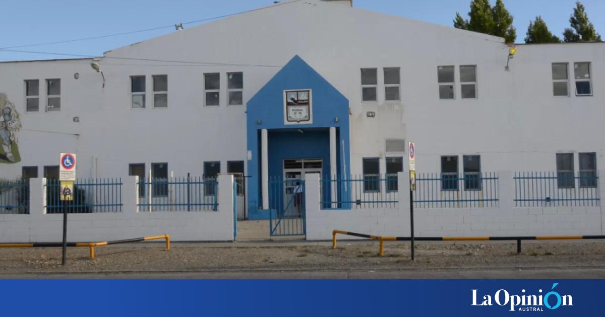 “Caminar el barrio”: estudiantes secundarios juntan zapatillas para ...