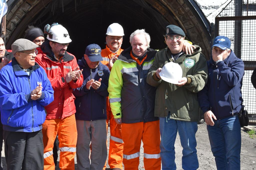 YCRT rebautizó una locomotora en reconocimiento a los héroes de Malvinas | La Opinión Austral