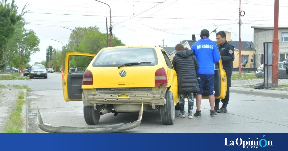 Trasladaron a una mujer al hospital por un fuerte choque en el barrio ...