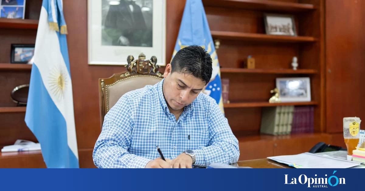 Claudio Vidal firmó sus primeros decretos como gobernador: “Es el ...