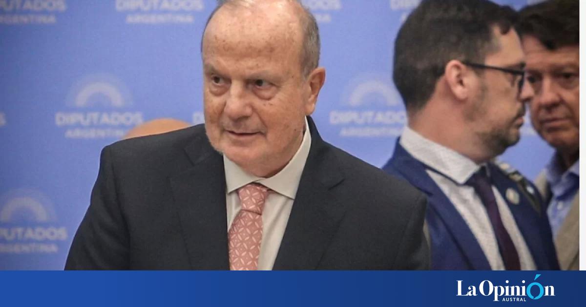 Javier Milei echó al ministro de Infraestructura, Guillermo Ferraro por ...