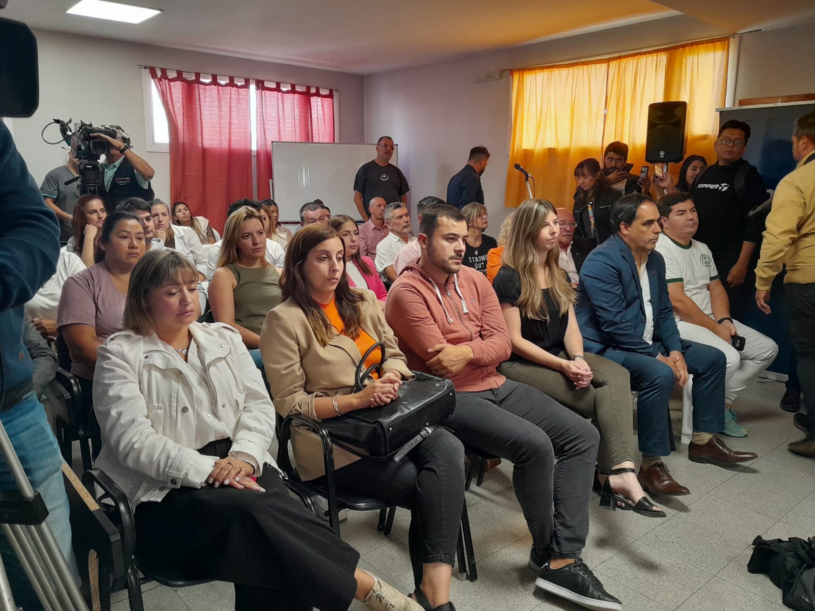 Entregan equipamiento para el Hospital Regional de Comodoro Rivadavia ...