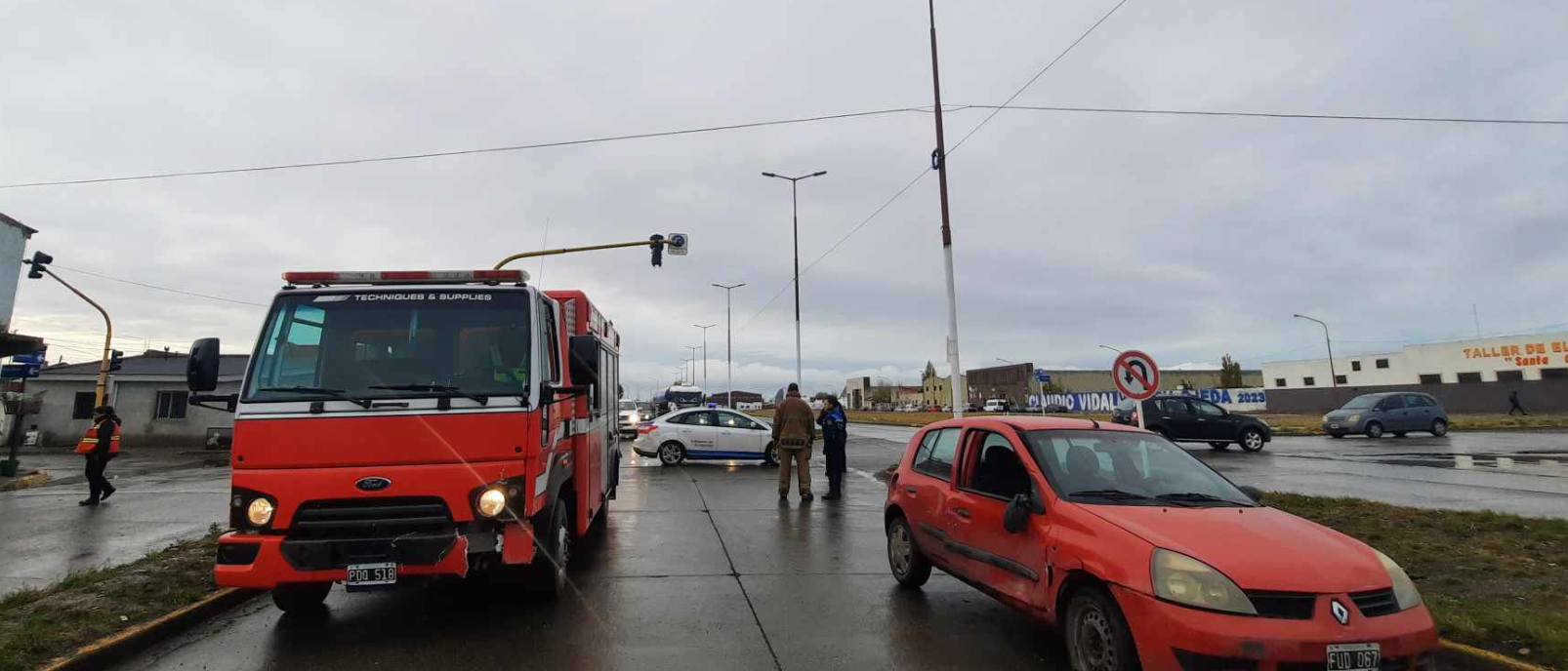 Una autobomba que iba a socorrer a accidentados en la ruta, chocó ...