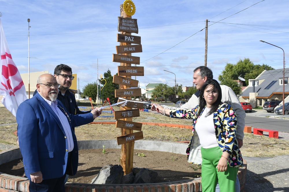 Rotary Club de Río Gallegos inauguró un poste de la paz | La Opinión ...