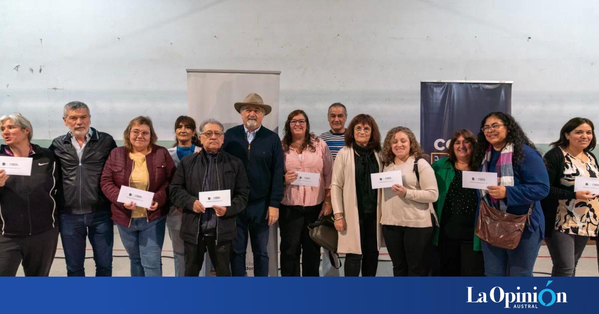 Othar encabezó la entrega de los aportes FAEM para 76 escuelas de ...