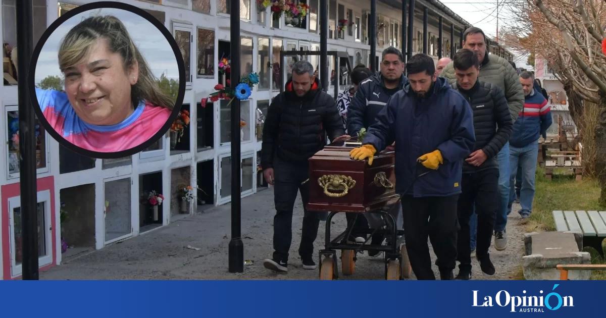 Emotivo último adiós a la “guerrera” Paula Carrillo | La Opinión Austral