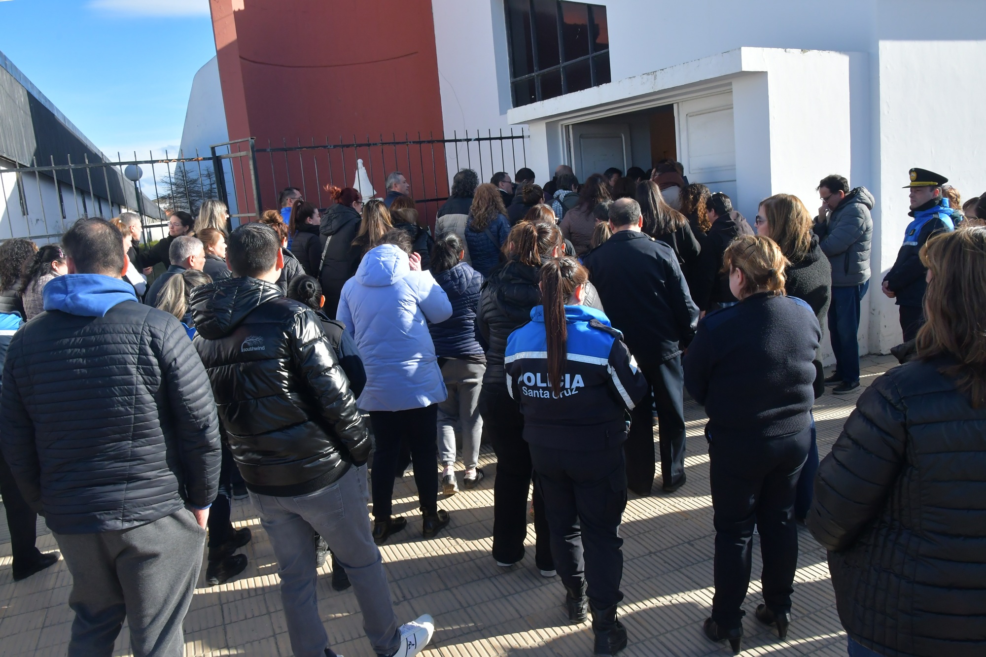 Emotivo último adiós a la “guerrera” Paula Carrillo | La Opinión Austral