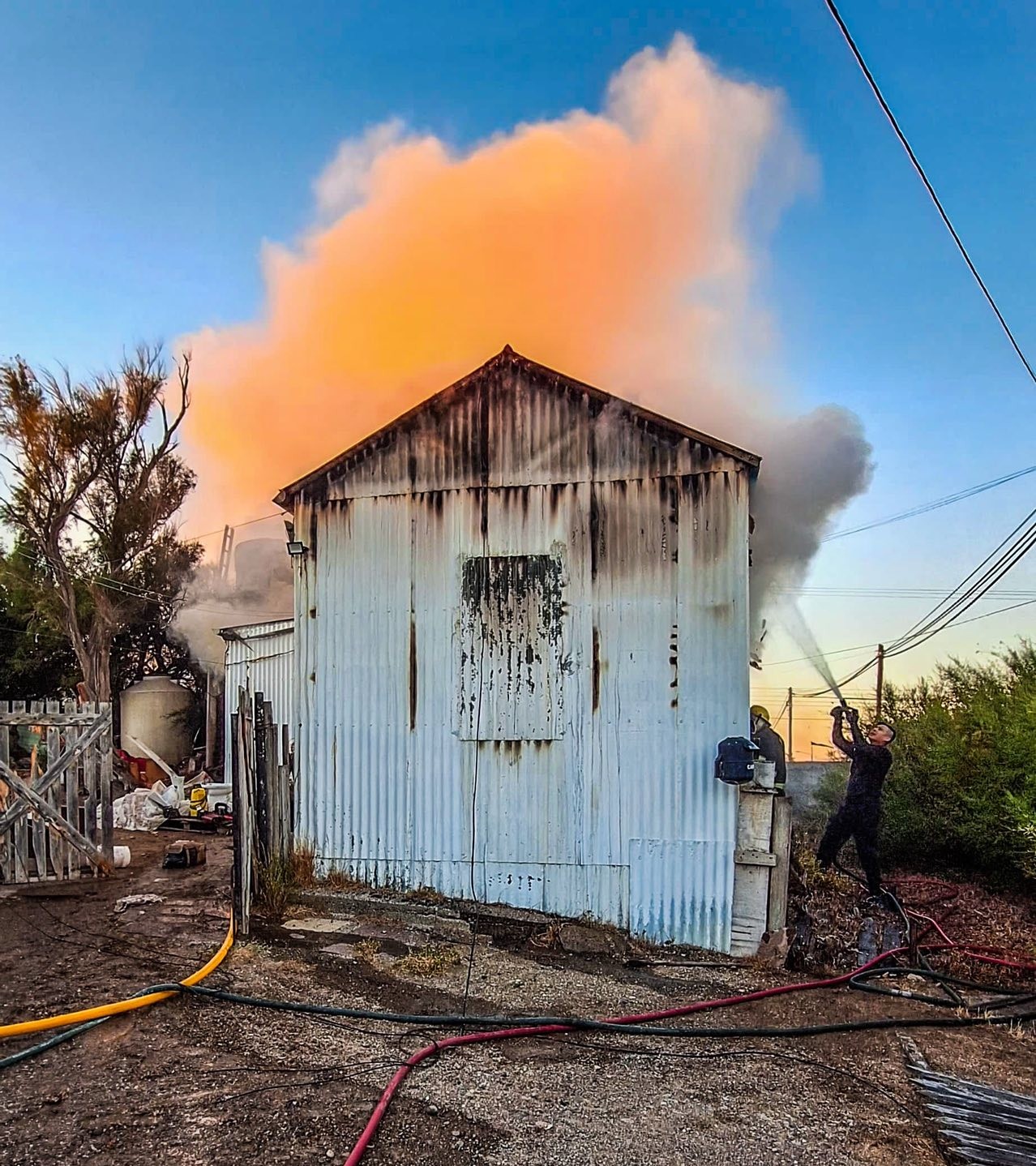 Tenían varias conexiones en una zapatilla y se generó un incendio de ...