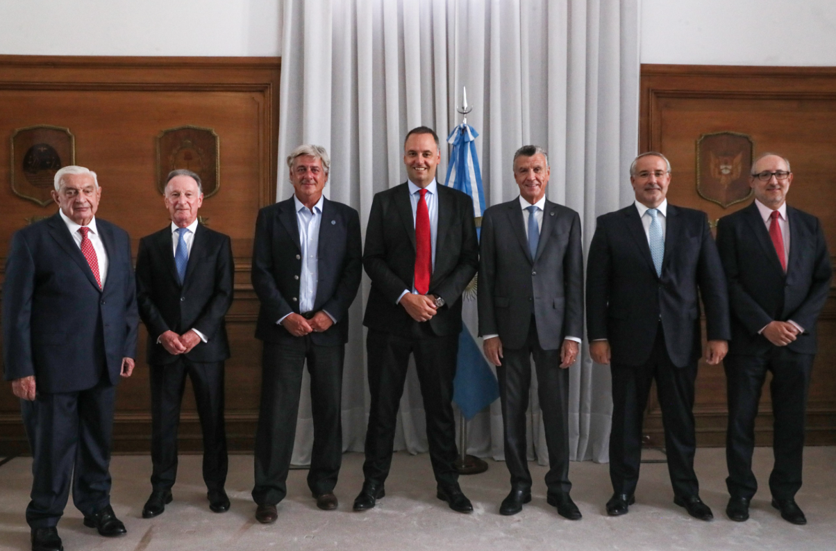 El Gobierno afianza el vínculo con el G6 | La Opinión Austral