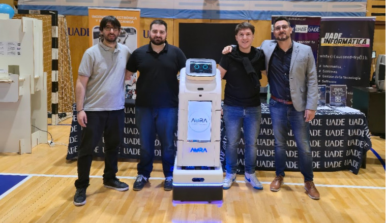 Un chubutense desarrolló Aura, un robot único creado íntegramente en ...