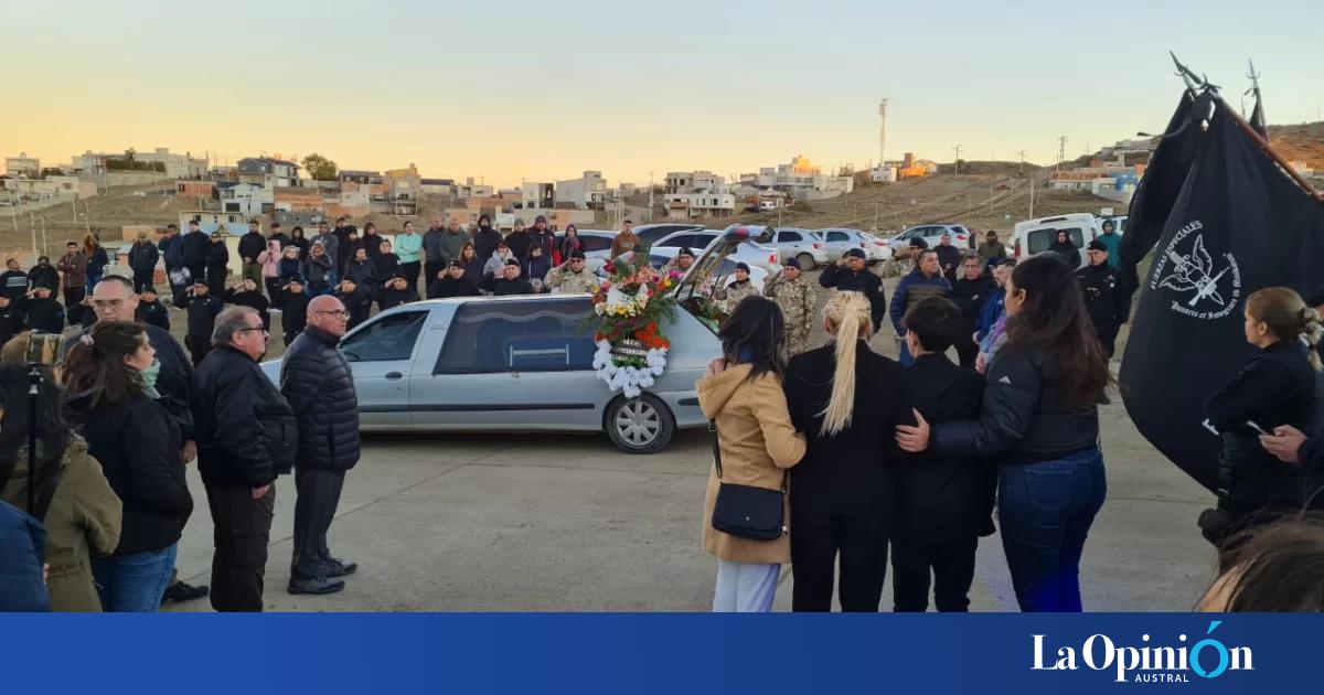 Último adiós al subcomisario Gabriel Trujillo: un centenar de personas ...